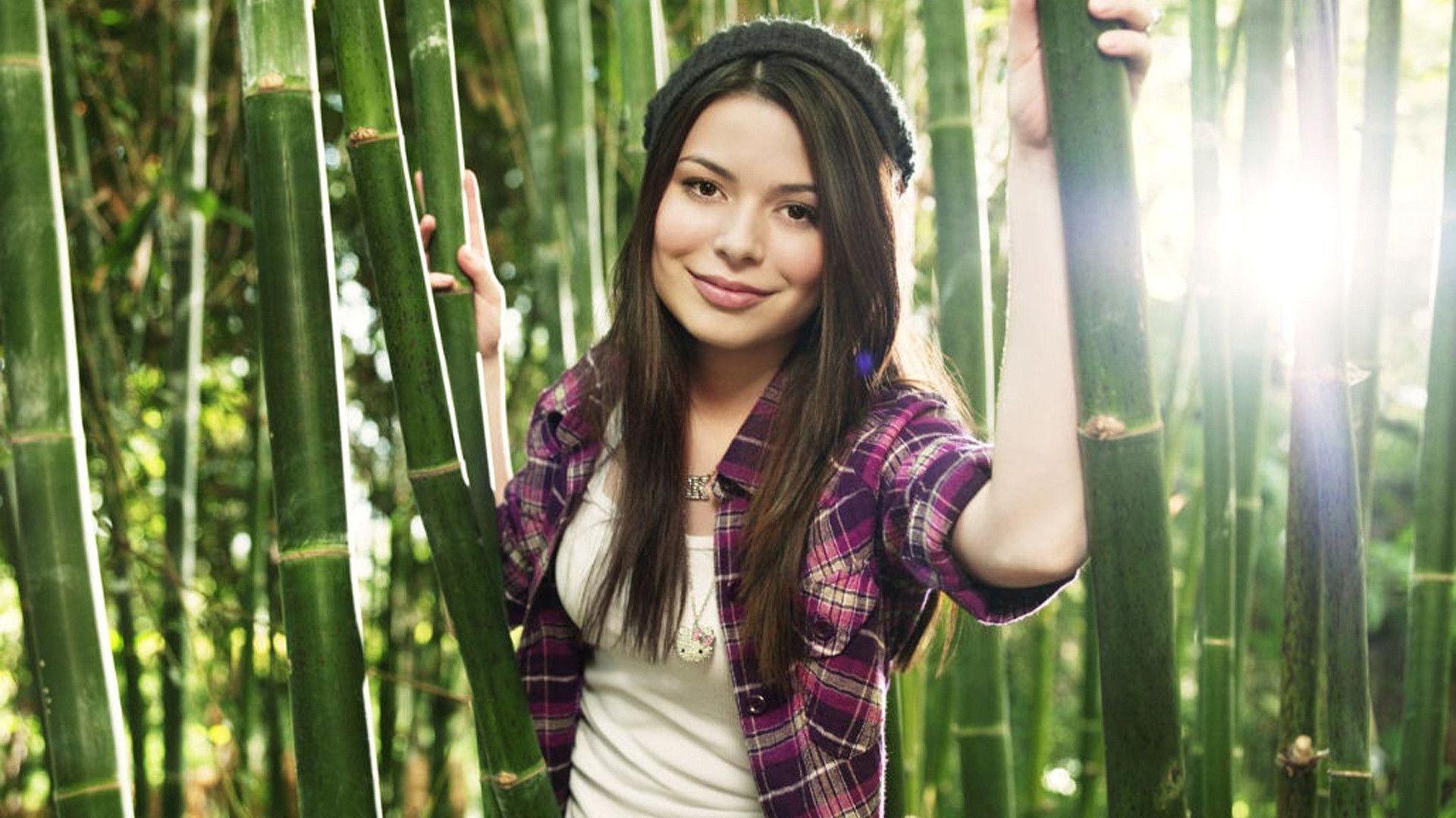 Miranda Cosgrove Wallpapers - Wallpaper Cave
