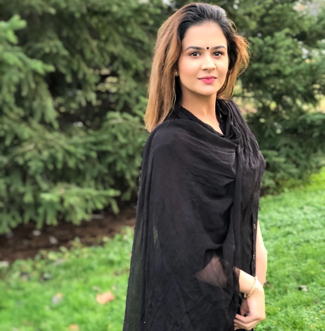 Roopi Gill iPhone Wallpapers - Wallpaper Cave