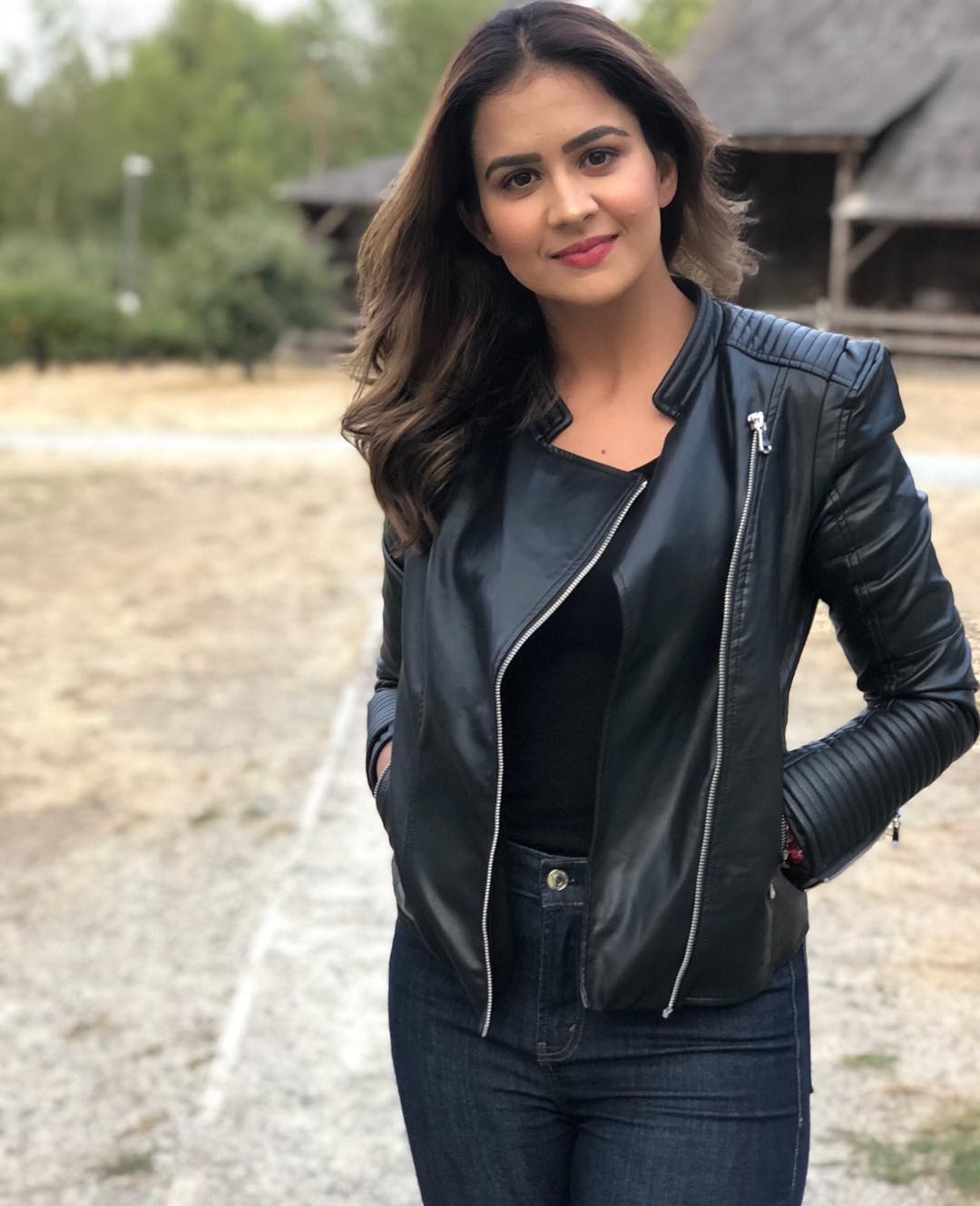 Roopi Gill iPhone Wallpapers - Wallpaper Cave