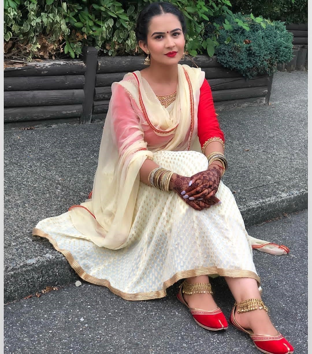 Roopi Gill iPhone Wallpapers - Wallpaper Cave