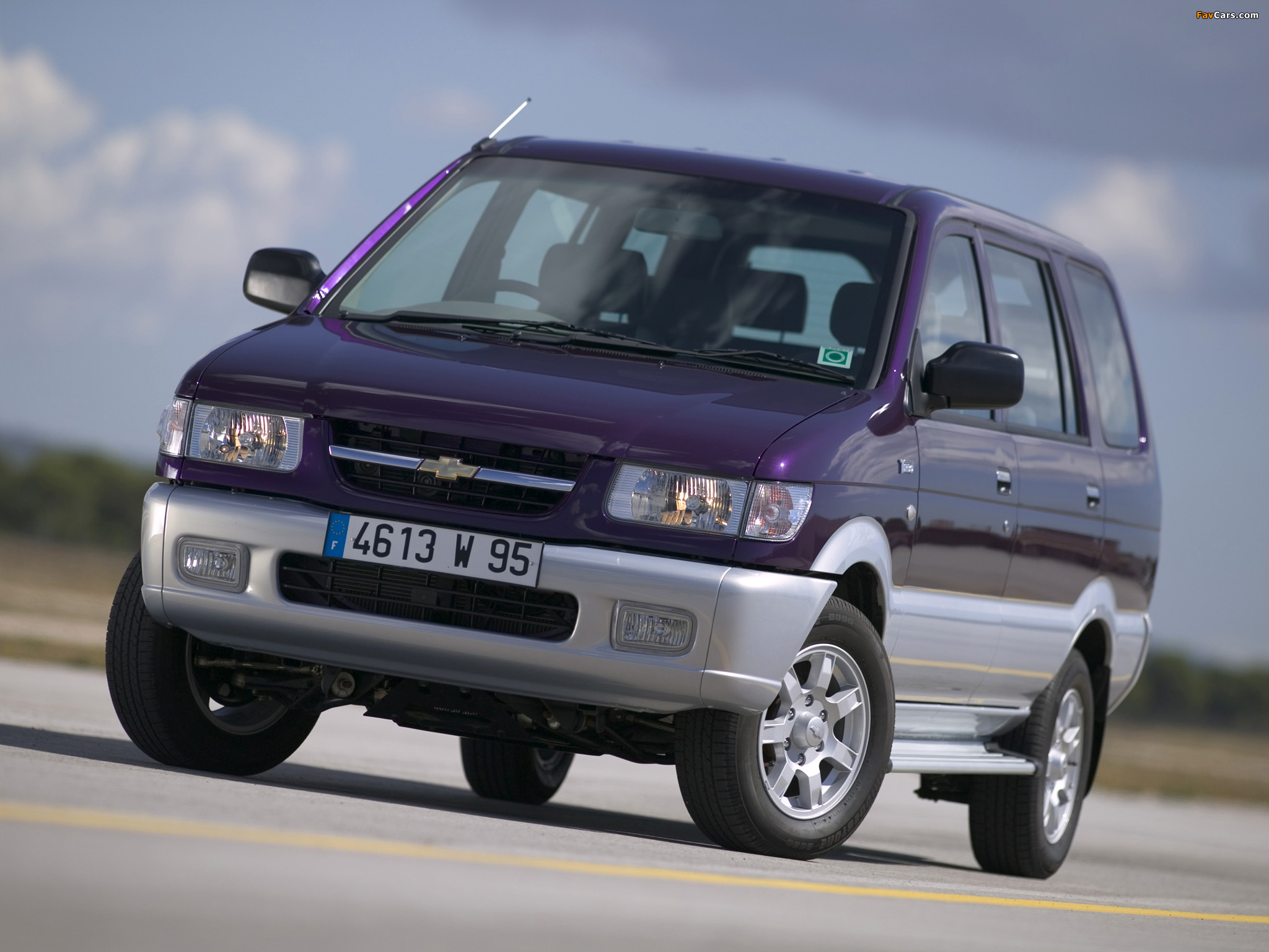 Chevrolet Tavera Wallpapers - Wallpaper Cave