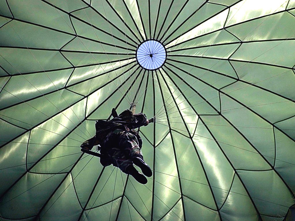 Parachuting Soldiers Wallpapers - Wallpaper Cave