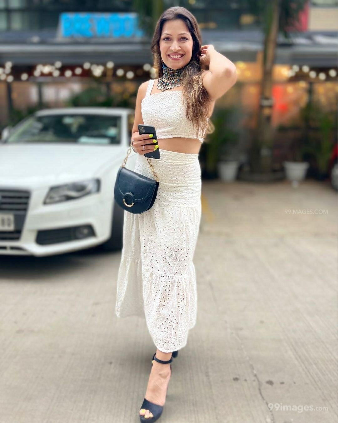 Amita Pathak Phone Wallpapers - Wallpaper Cave