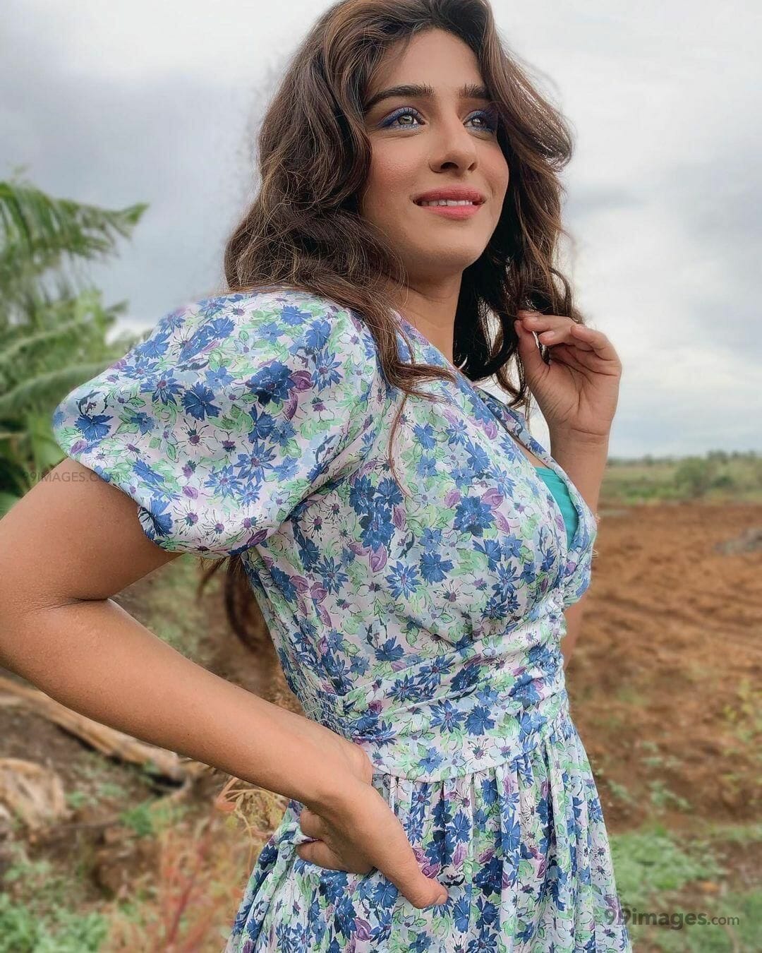 Neha Khan Phone Wallpapers - Wallpaper Cave