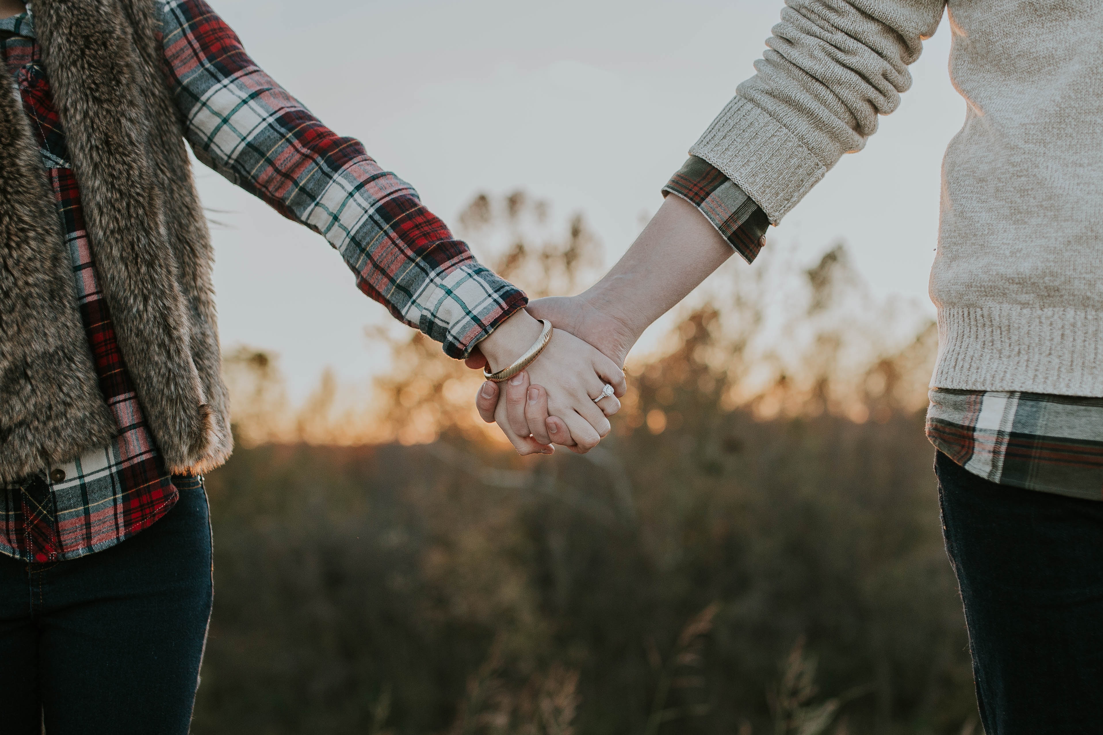 Couple Holding Hands Wallpapers - Wallpaper Cave
