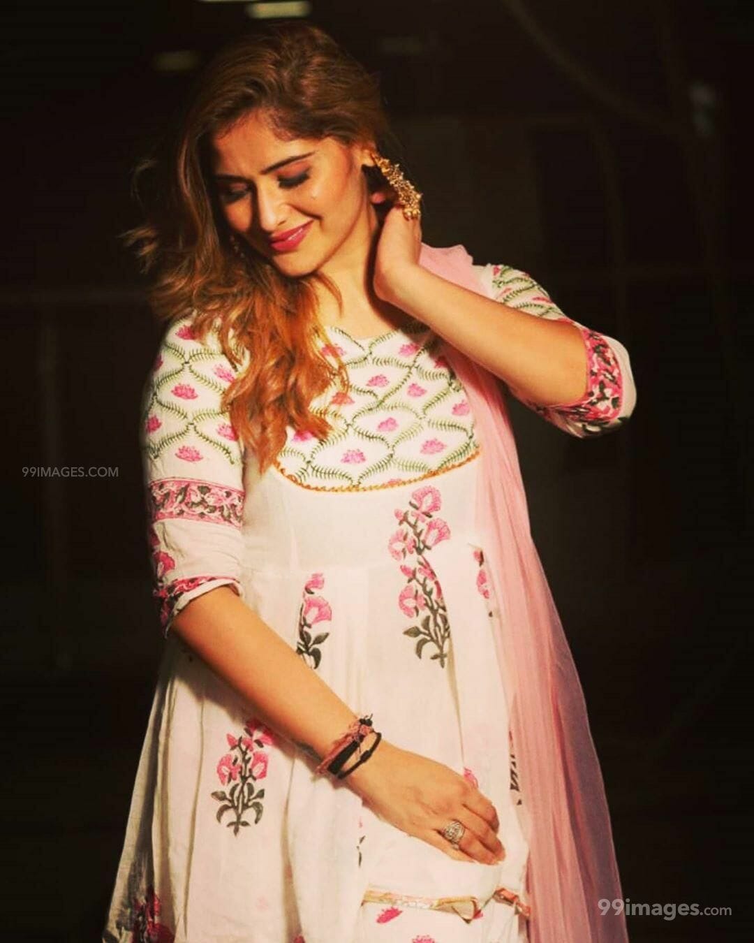 Aarti Singh Wallpapers - Wallpaper Cave