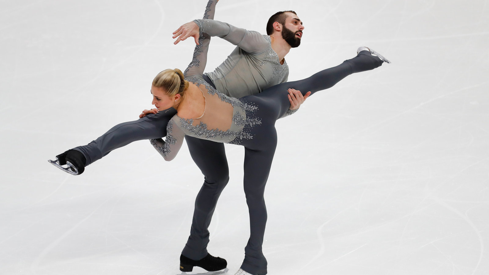 Ice Skating Couple Wallpapers - Wallpaper Cave