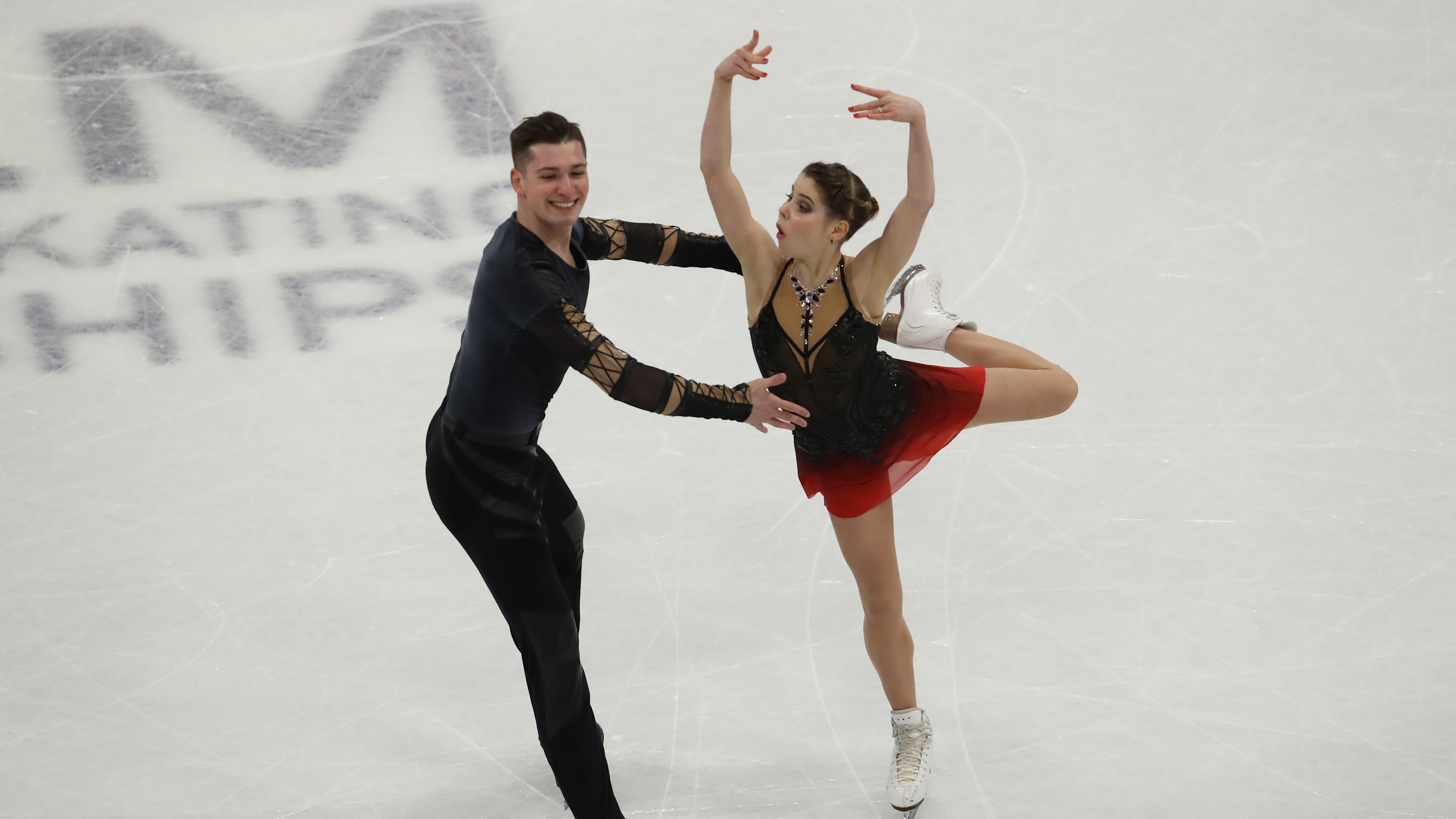 Ice Skating Couple Wallpapers - Wallpaper Cave