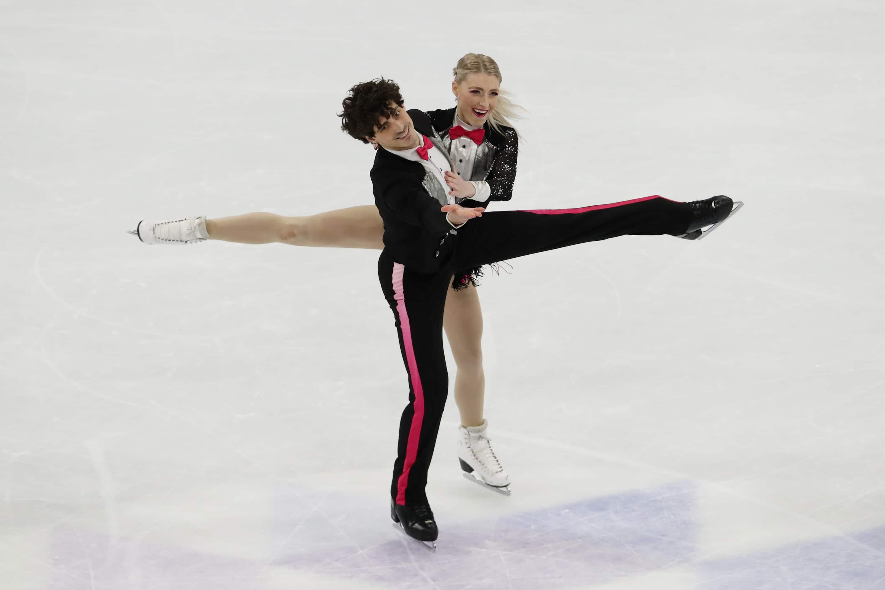 Ice Skating Couple Wallpapers - Wallpaper Cave