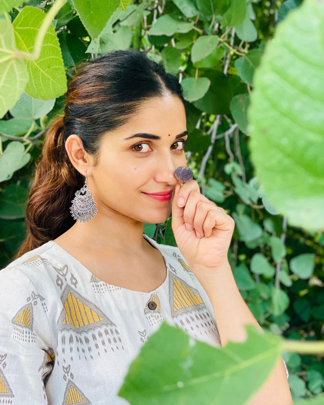 Ruhani Sharma Phone Wallpapers - Wallpaper Cave