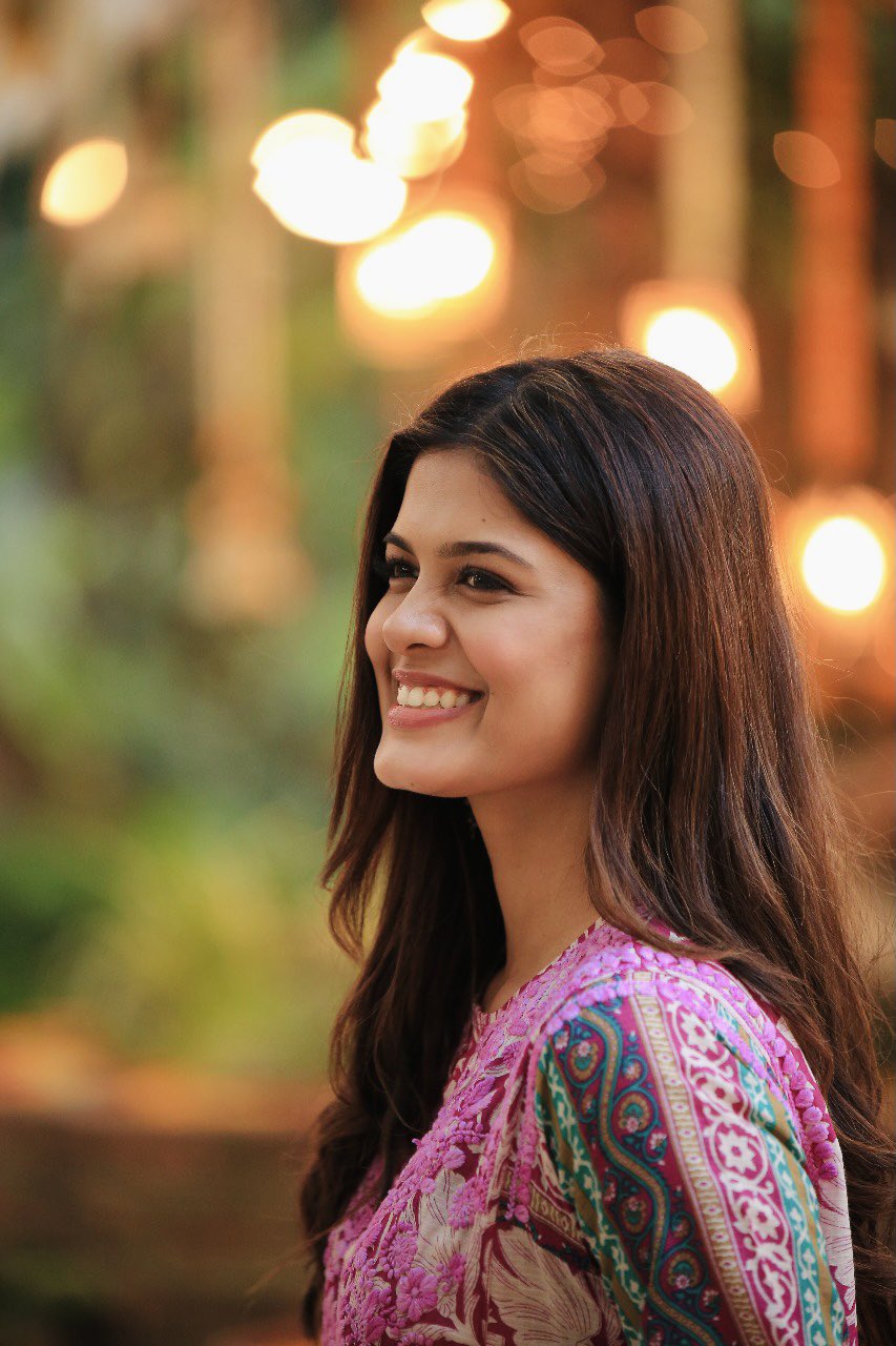 Asha Bhat Phone Wallpapers - Wallpaper Cave