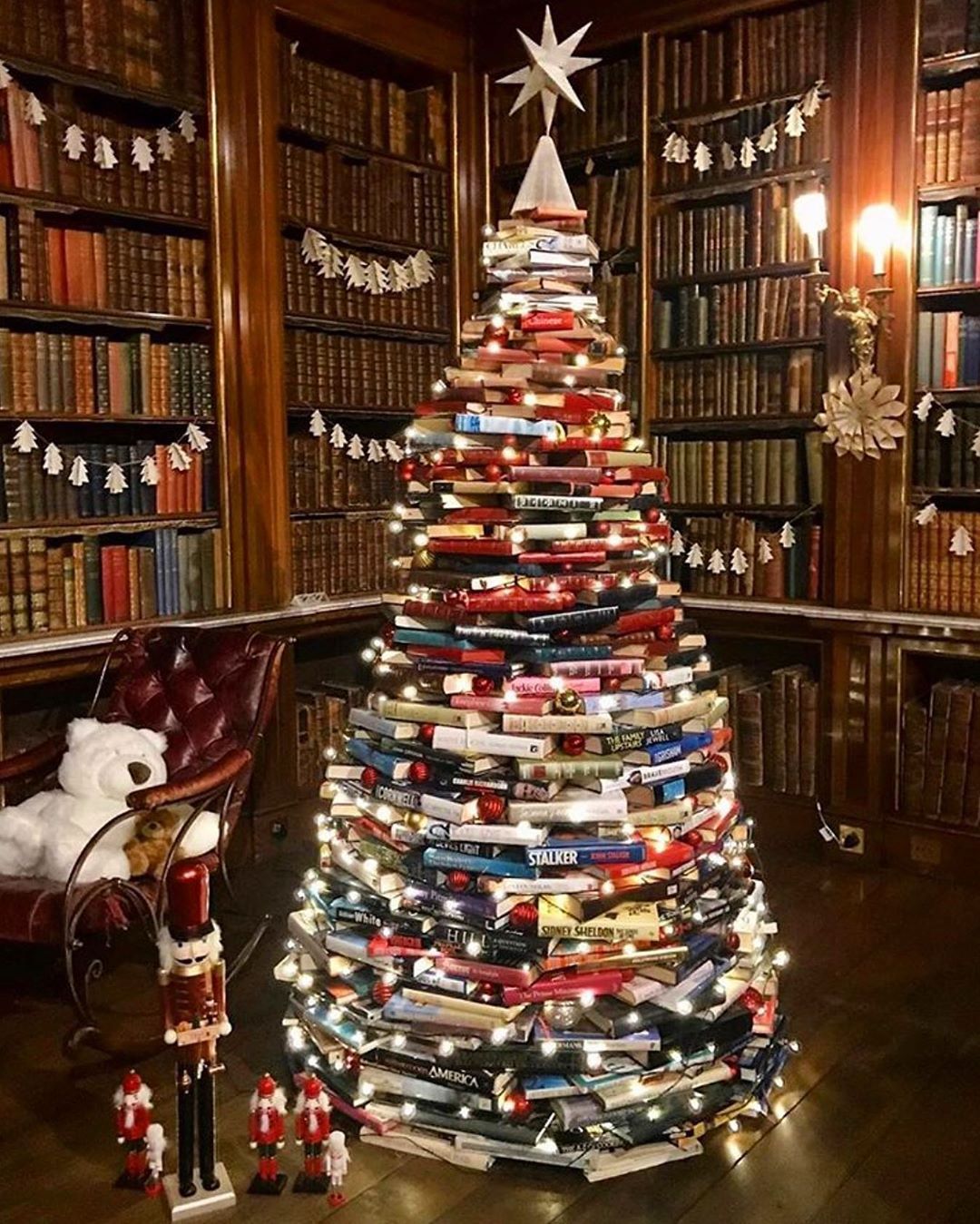 Book Christmas Tree Wallpapers - Wallpaper Cave