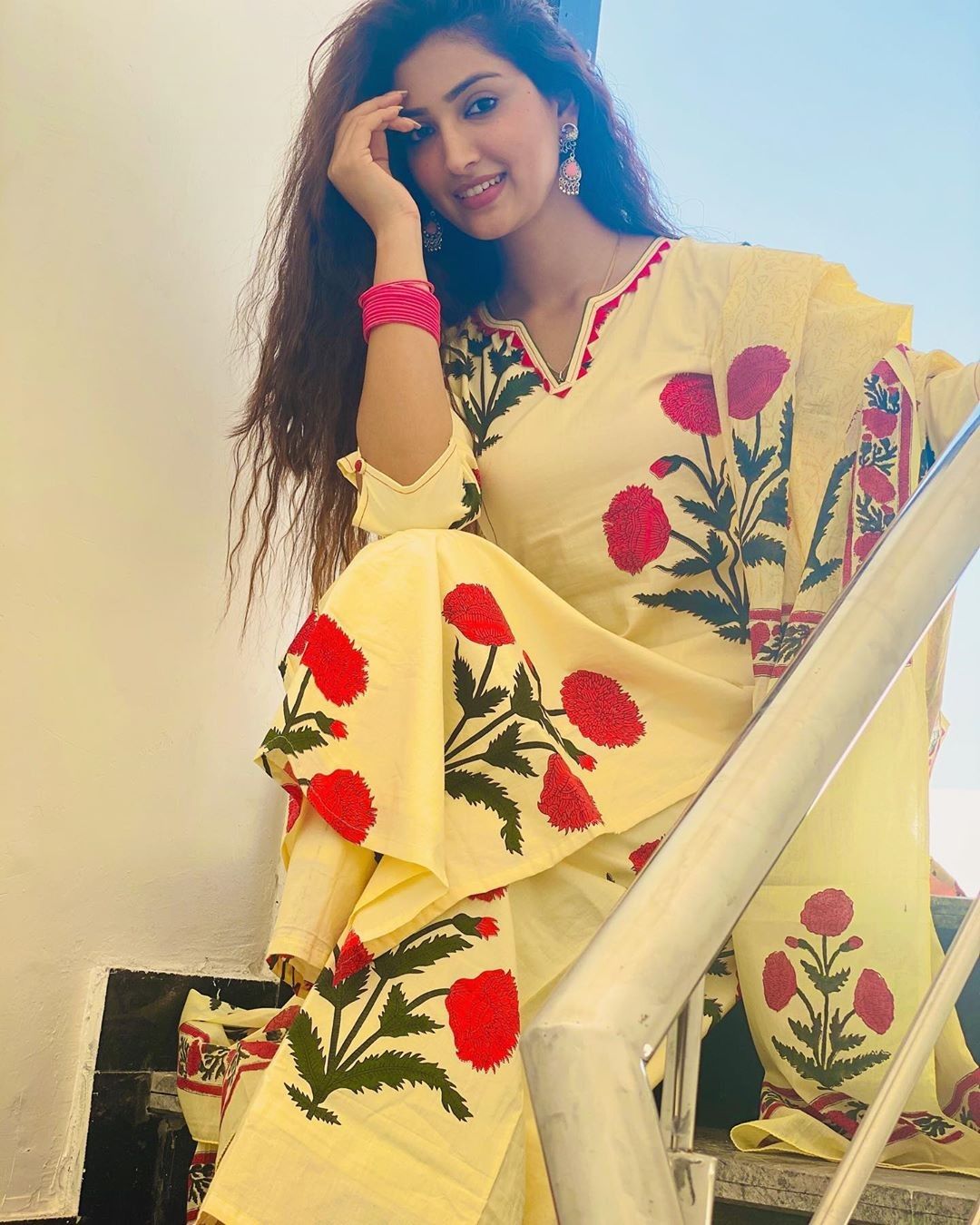 Isha Sharma Phone Wallpapers - Wallpaper Cave