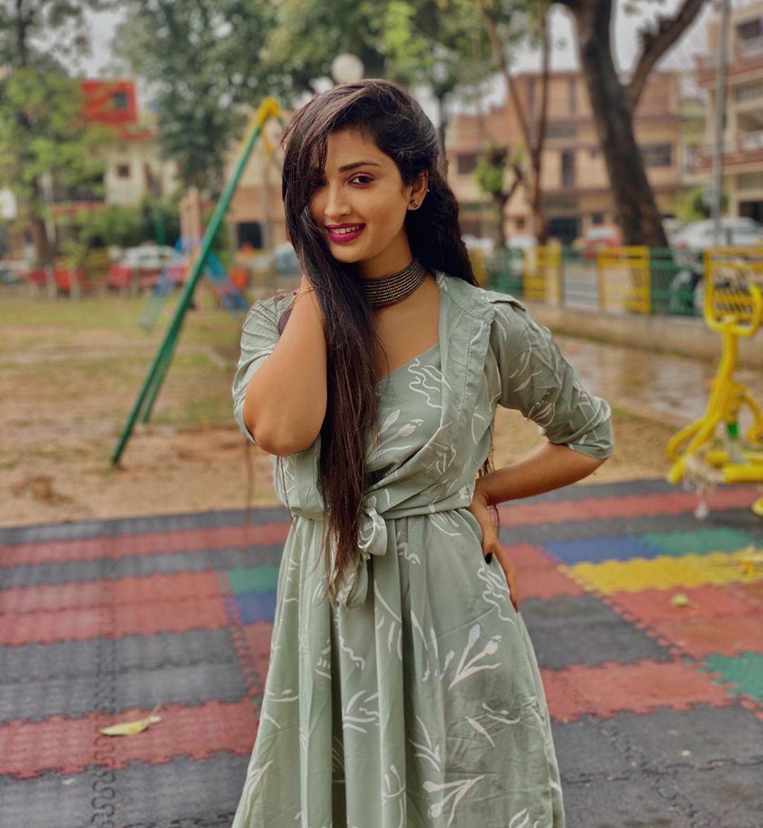 Isha Sharma Phone Wallpapers - Wallpaper Cave