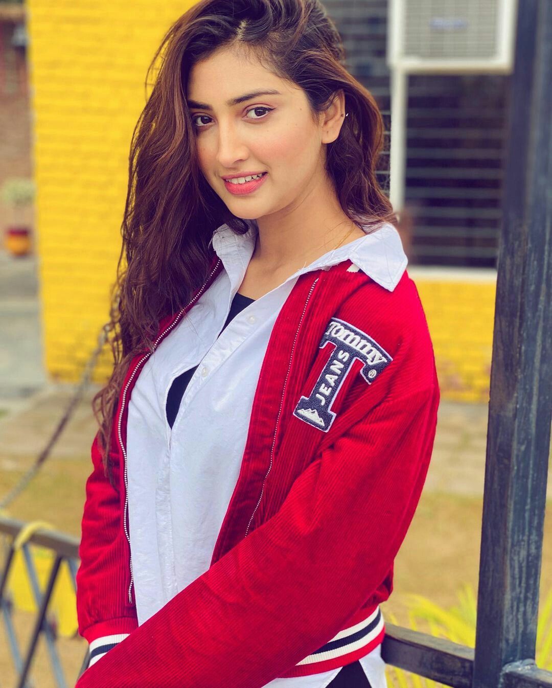 Isha Sharma Phone Wallpapers - Wallpaper Cave