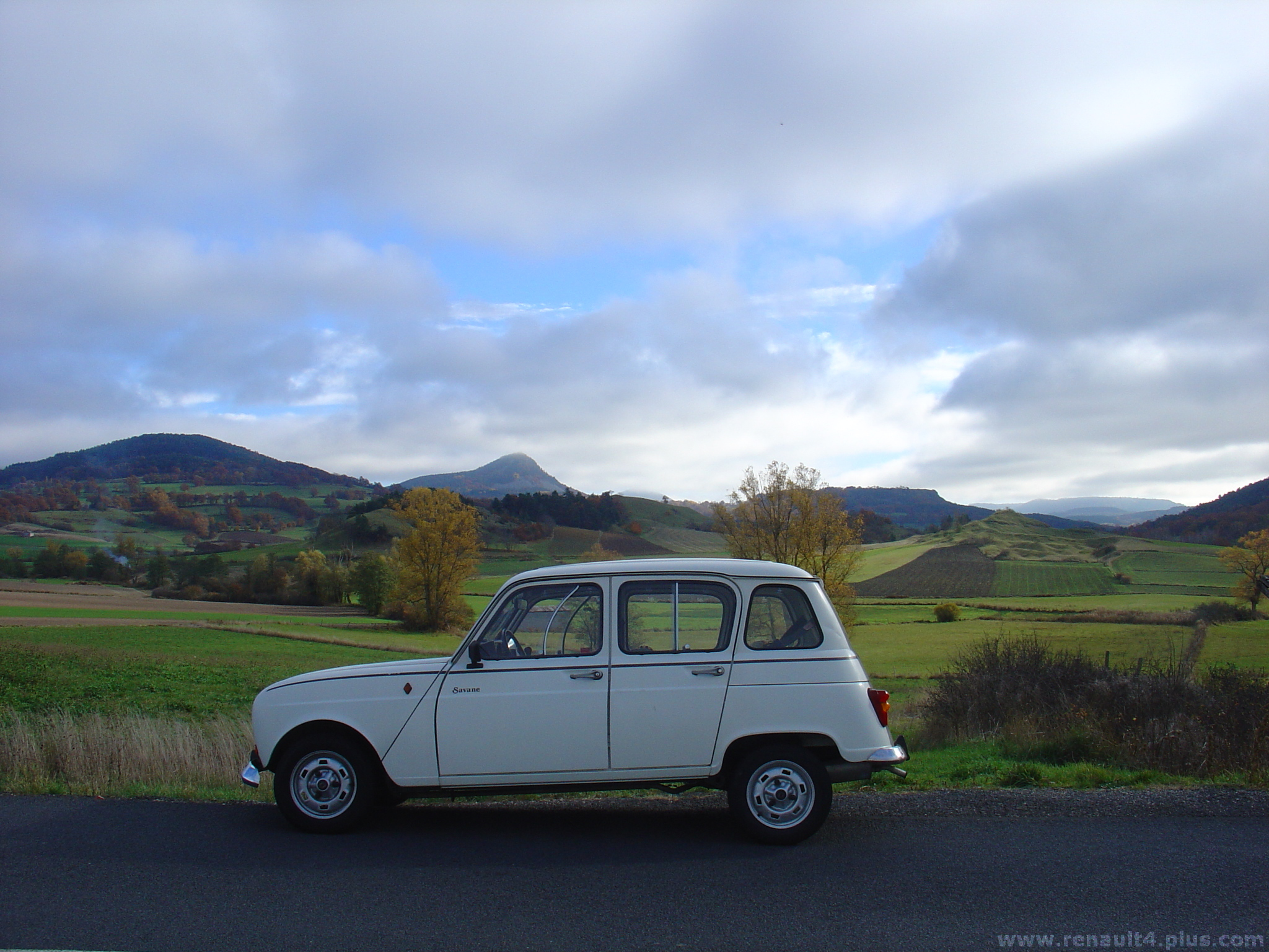 Renault R4 Wallpapers - Wallpaper Cave