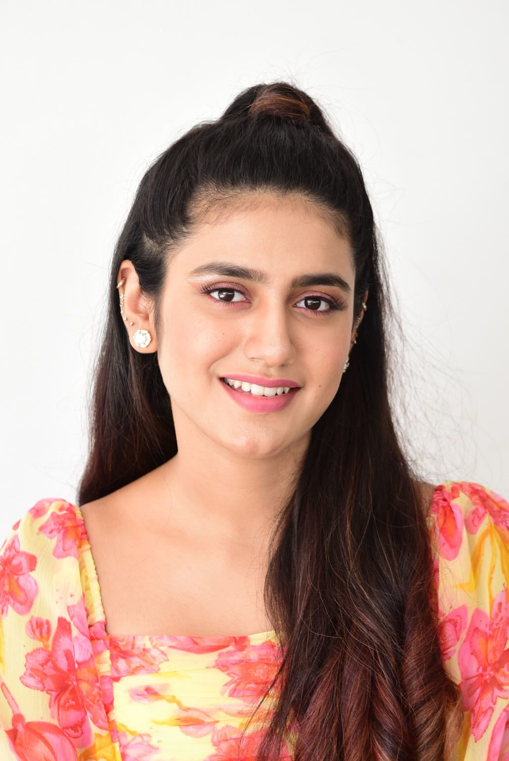 Priya Prakash Phone Wallpapers - Wallpaper Cave