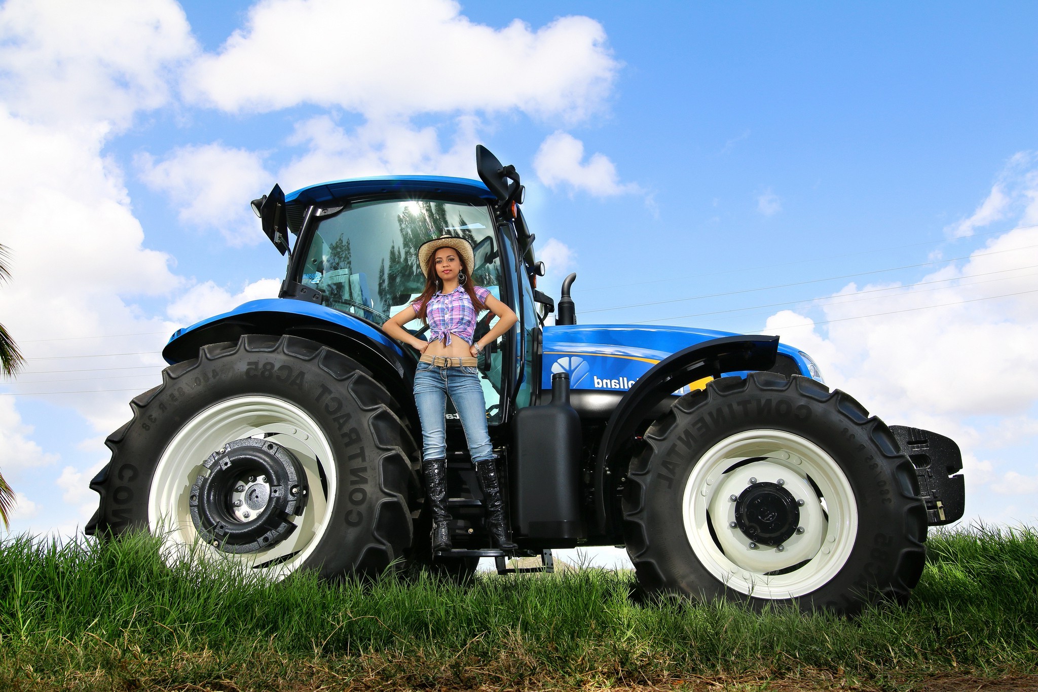Tractor Women Wallpapers - Wallpaper Cave