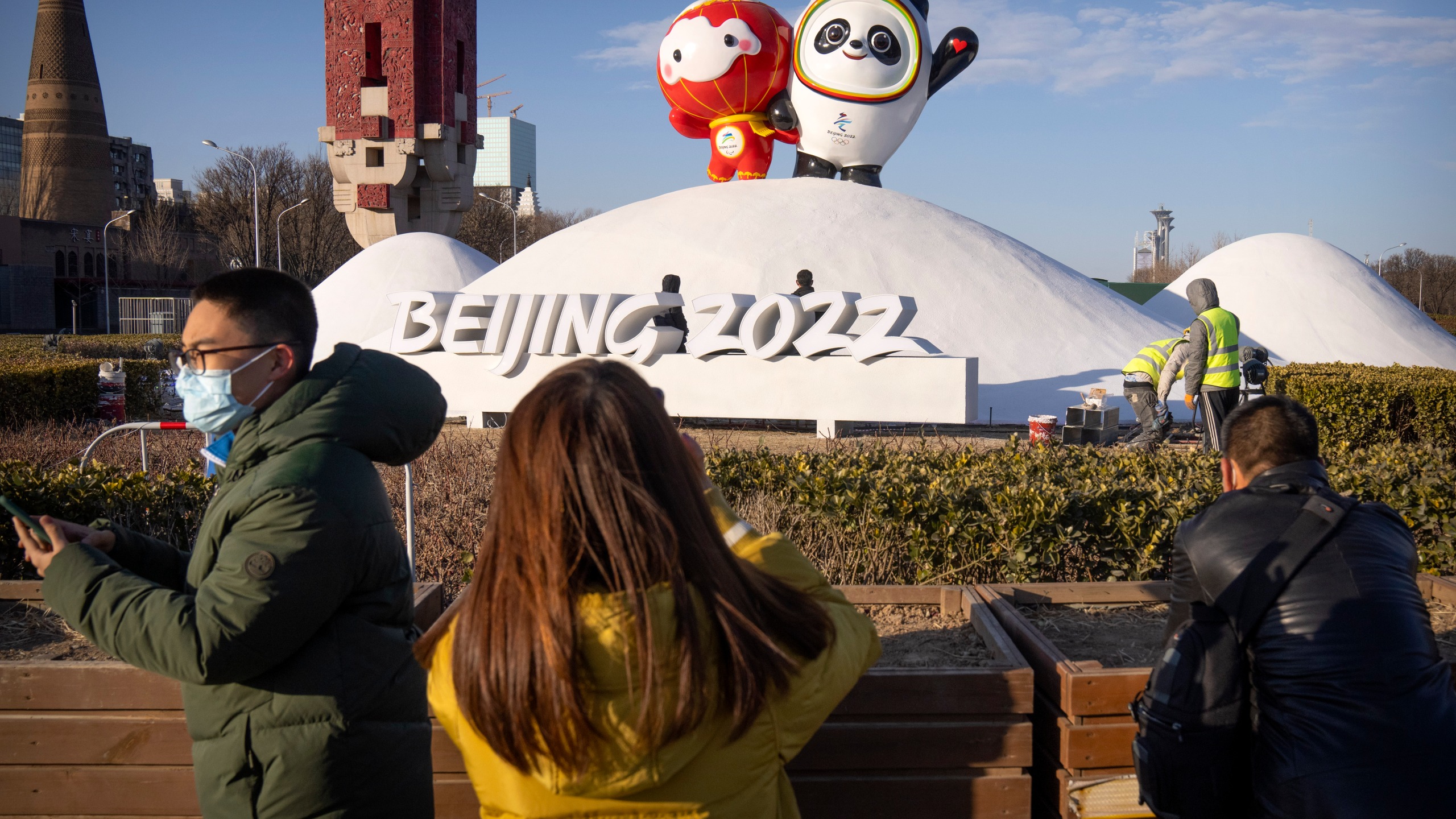 Bing Dwen Dwen And Shuey Rhon Rhon Wallpapers - Wallpaper Cave