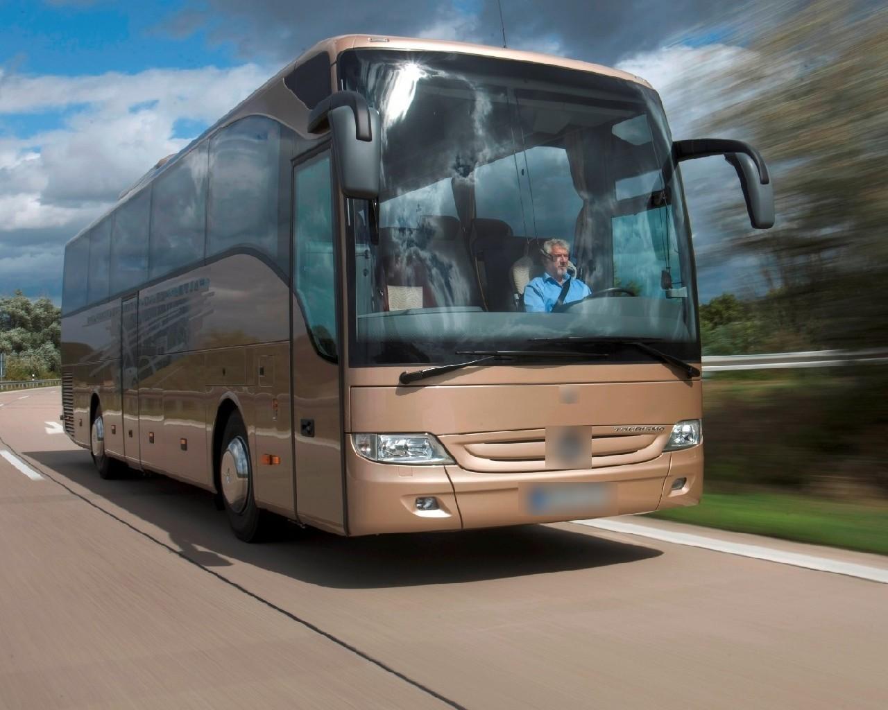 Mercedes Bus Wallpapers - Wallpaper Cave