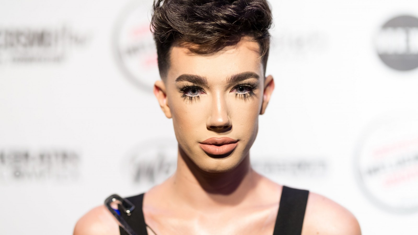 James Charles Desktop Wallpapers - Wallpaper Cave