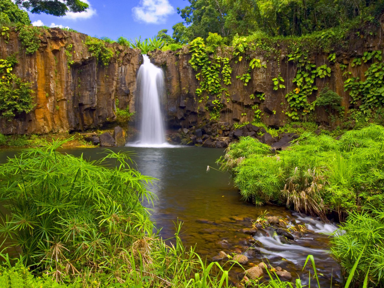 Spring Garden Waterfall Wallpapers - Wallpaper Cave