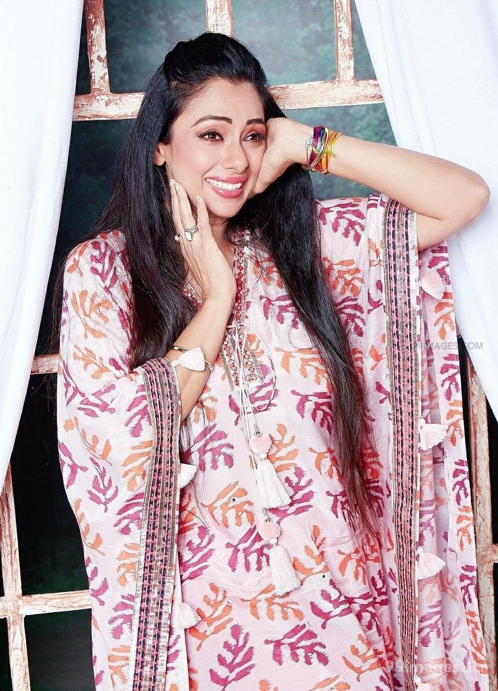 Rupali Ganguly Phone Wallpapers - Wallpaper Cave