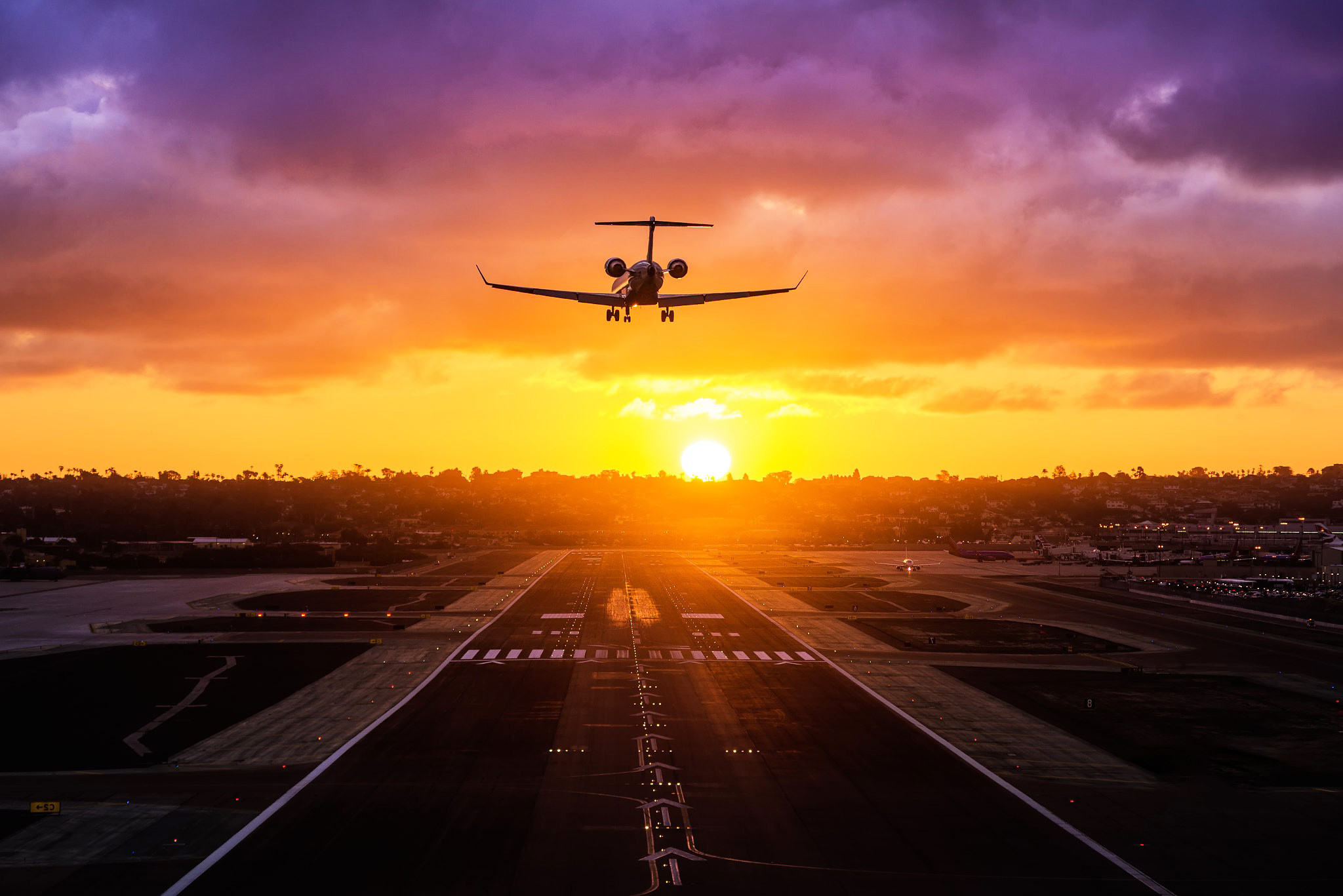 Airport Runway Wallpapers - Wallpaper Cave
