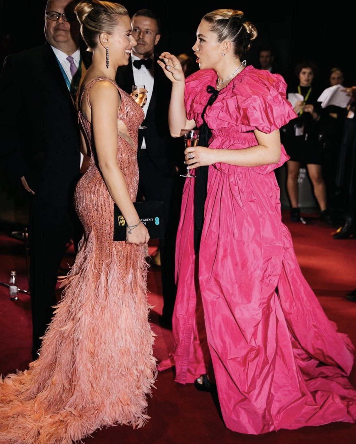 Scarlett Johansson And Florence Pugh Aesthetic Wallpapers - Wallpaper Cave