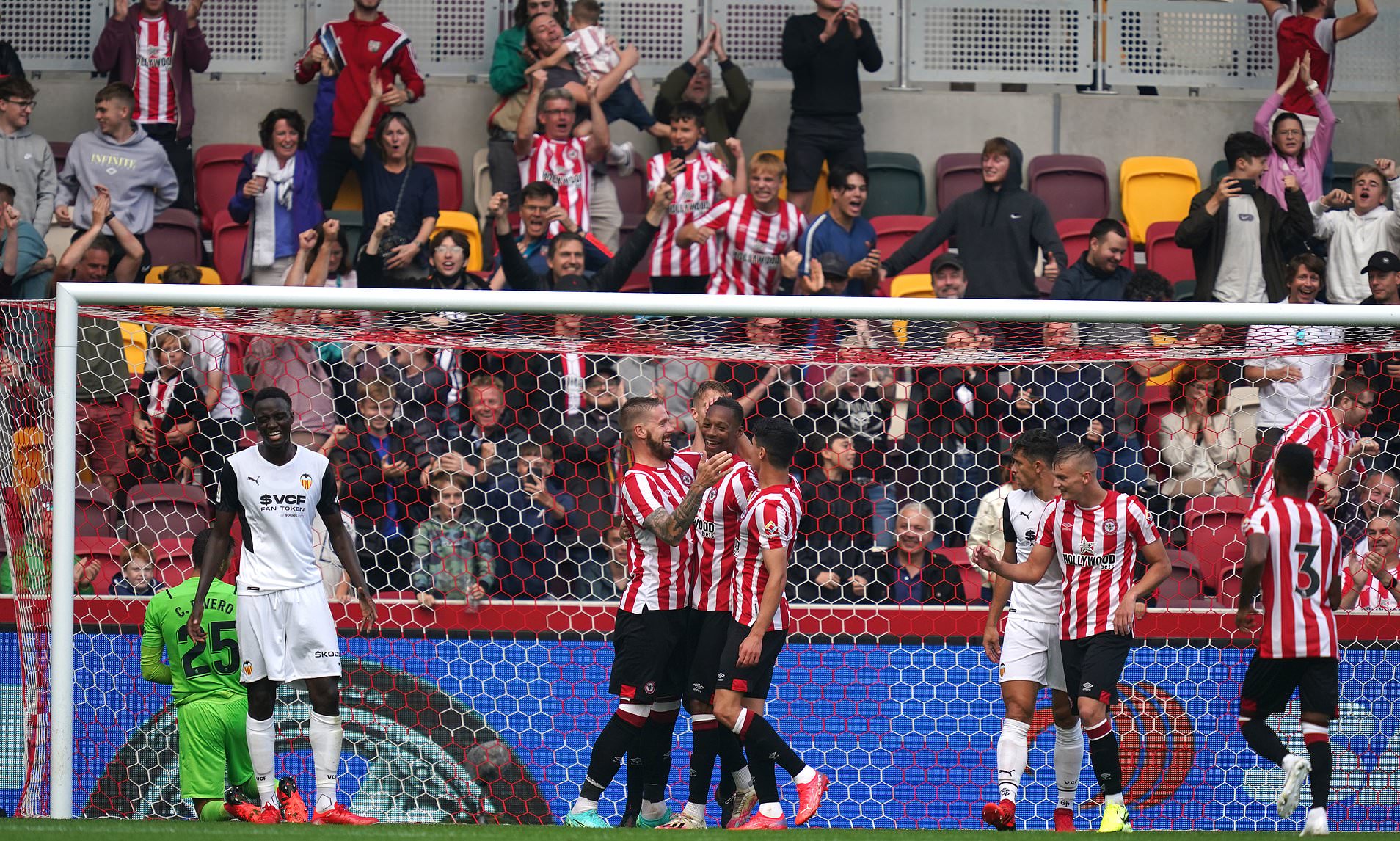 Brentford Team Desktop Wallpapers - Wallpaper Cave