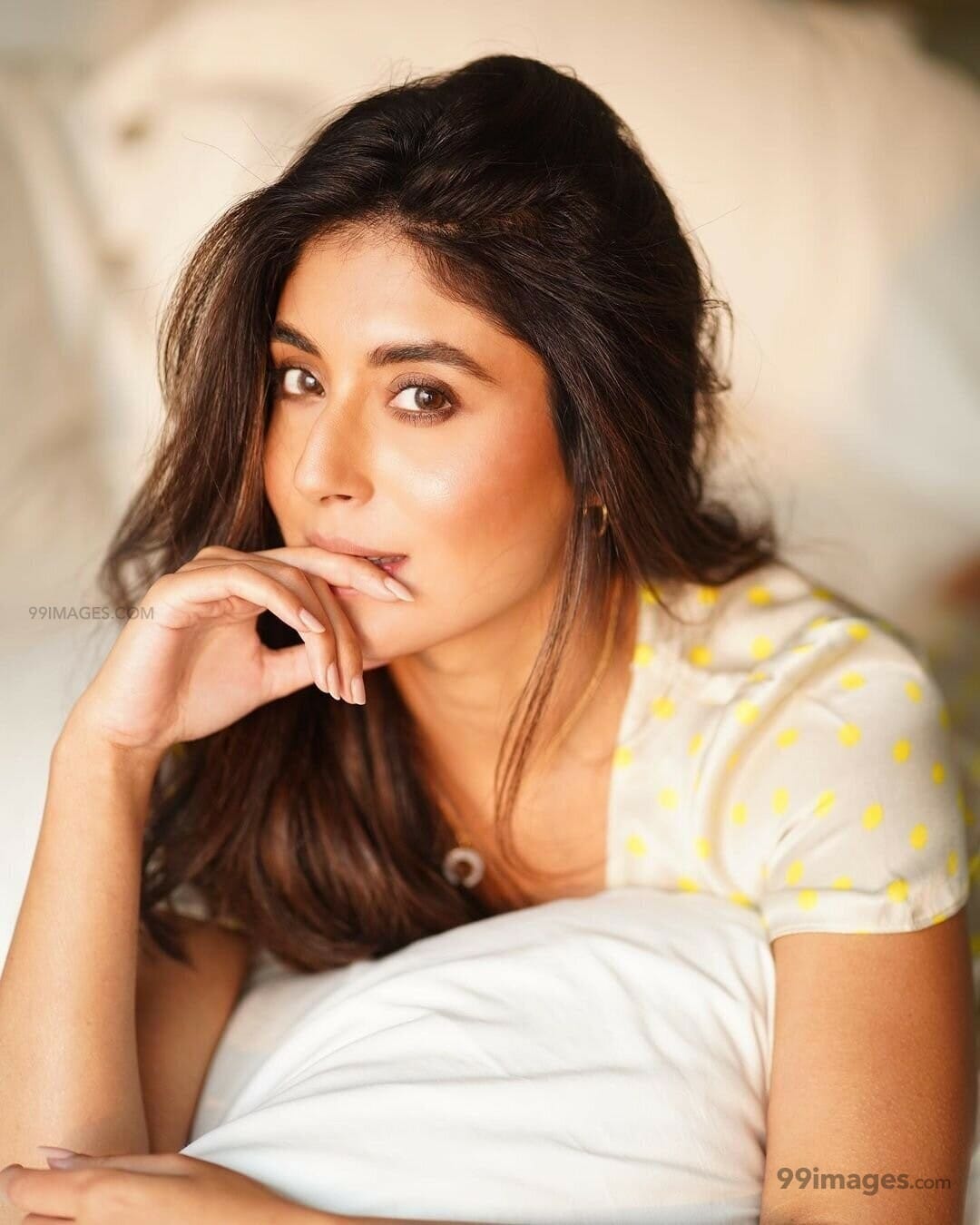 Kritika Kamra Phone Wallpapers - Wallpaper Cave