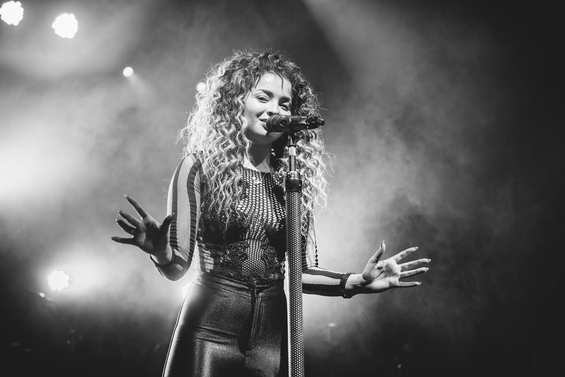 Ella Eyre Wallpapers - Wallpaper Cave