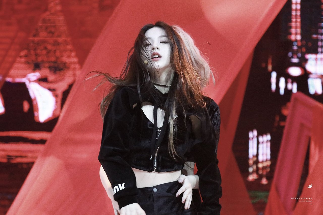 Heejin Desktop Wallpapers - Wallpaper Cave