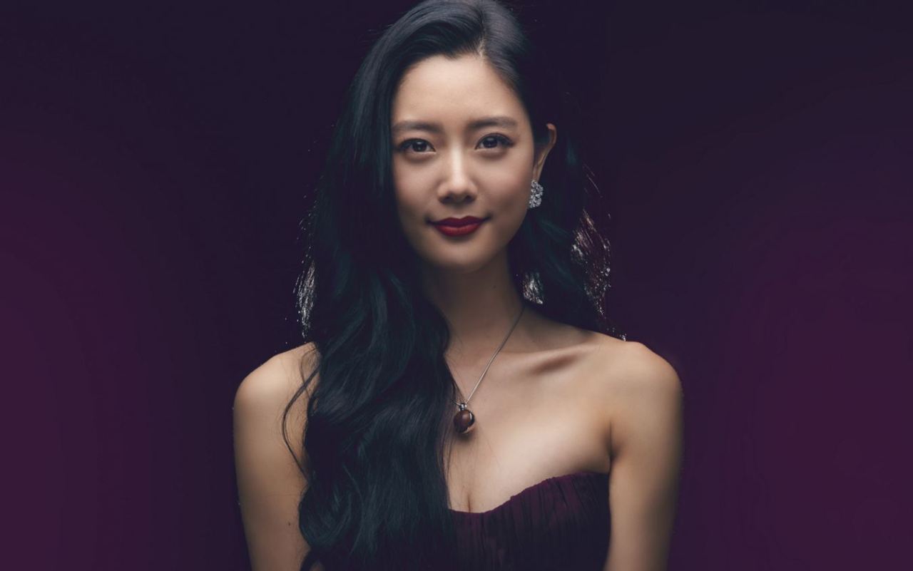 Clara Lee Hot