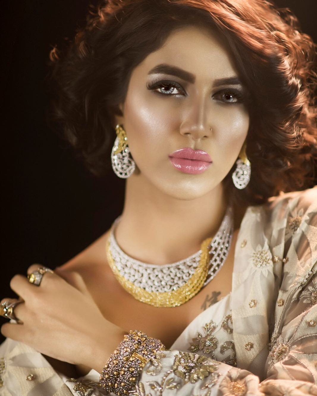 Mathira Wallpapers - Wallpaper Cave