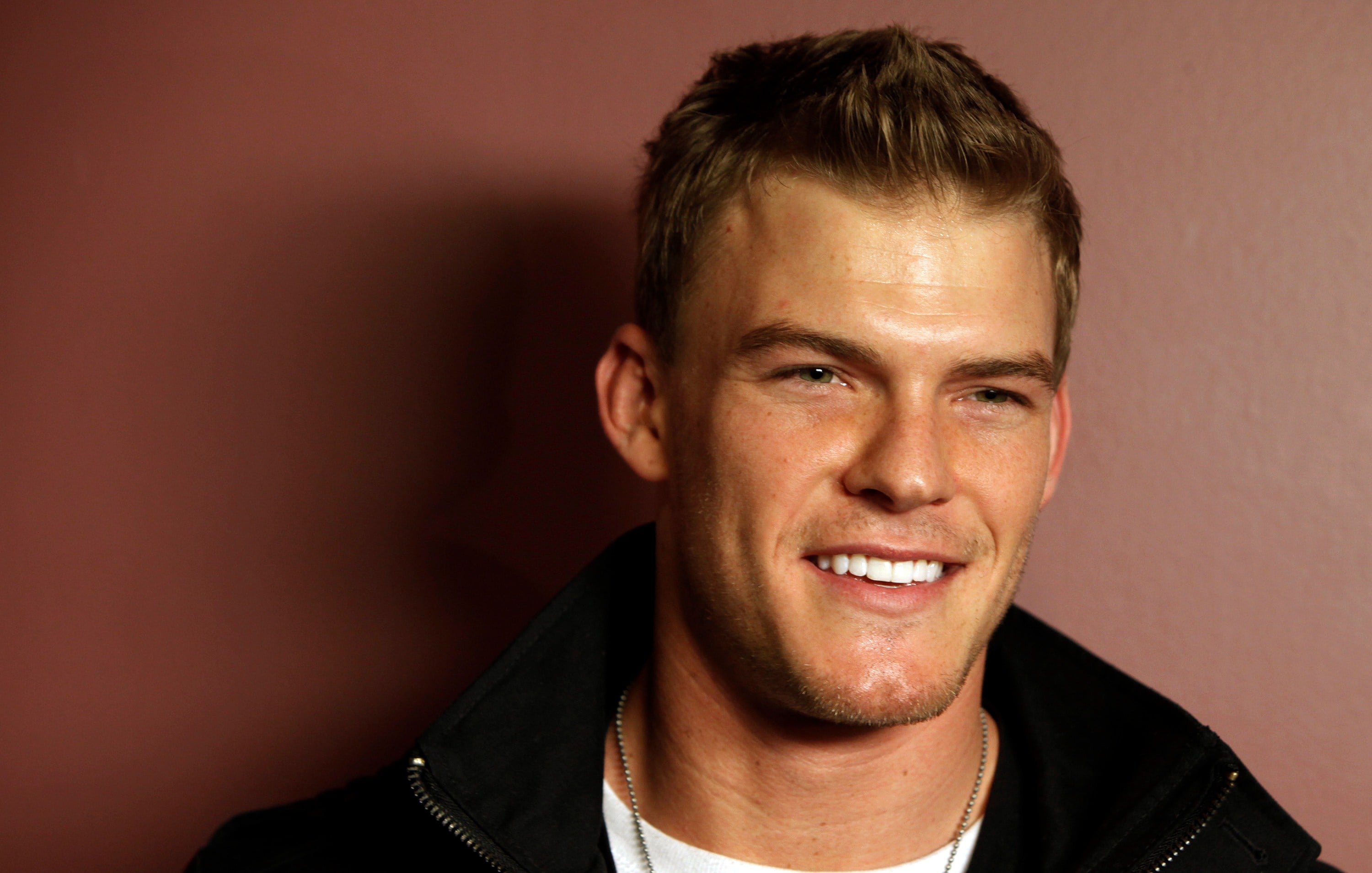 Alan Ritchson Wallpapers - Wallpaper Cave