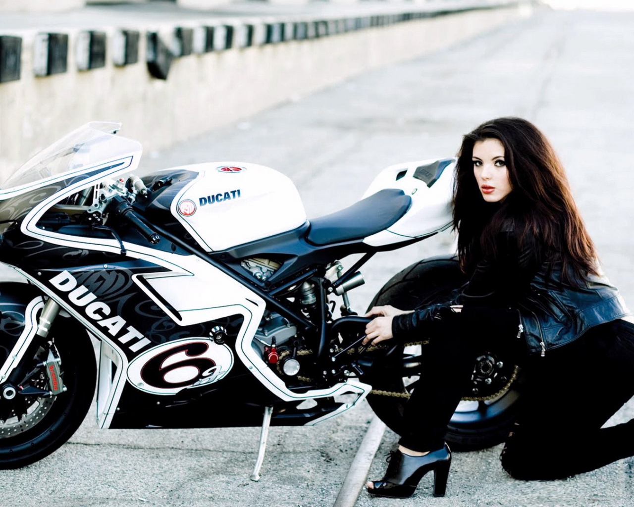Stylish Bike Rider Girl Wallpapers - Wallpaper Cave