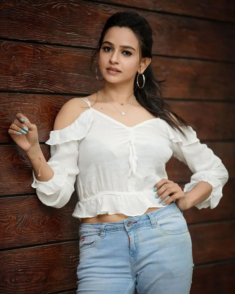 Divya Ganesh Wallpapers - Wallpaper Cave