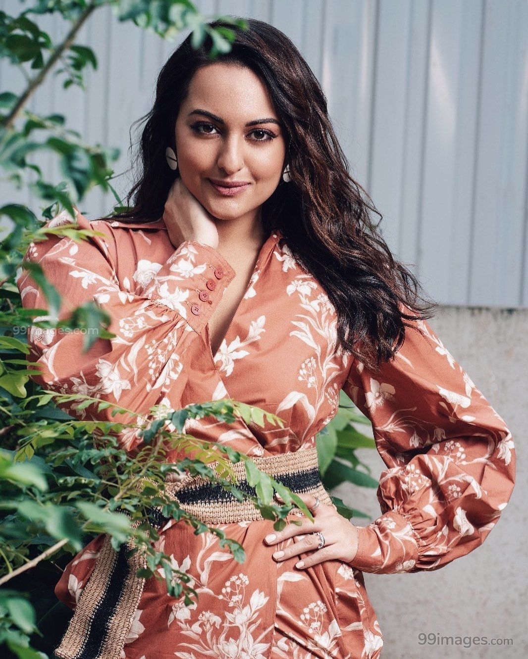 Sonakshi Sinha Mobile Wallpapers - Wallpaper Cave