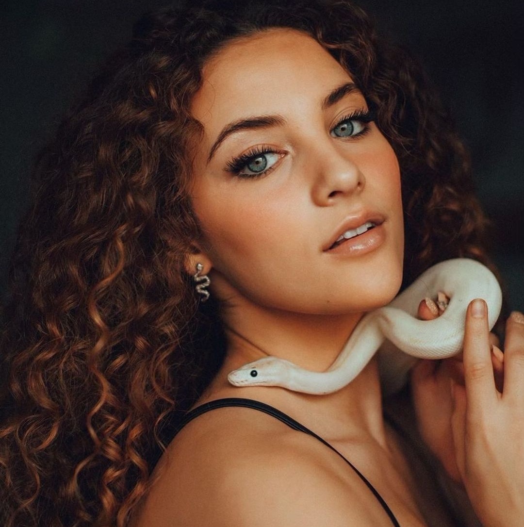 Sofie Dossi Phone Wallpapers - Wallpaper Cave