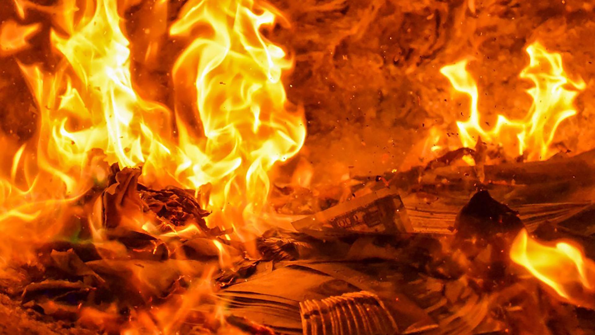 Burning Money Wallpapers - Wallpaper Cave