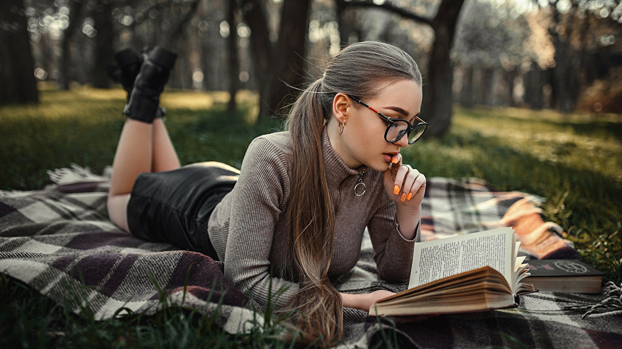 Women With Books Wallpapers - Wallpaper Cave