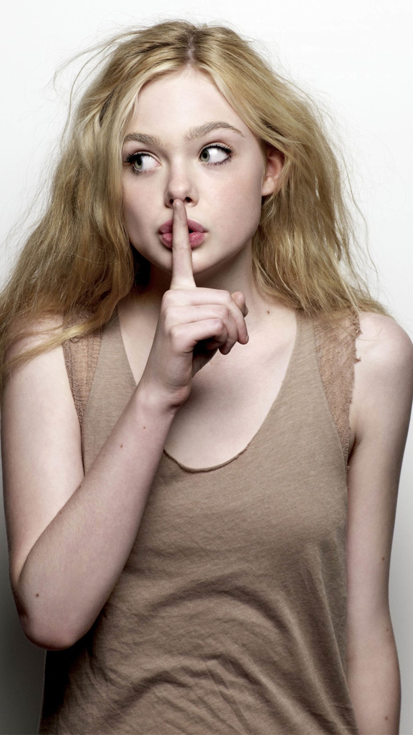 Elle Fanning Phone Wallpapers - Wallpaper Cave