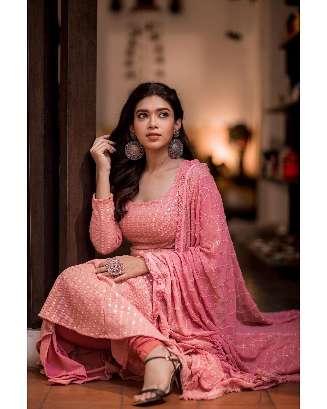 Dushara Vijayan Wallpapers - Wallpaper Cave