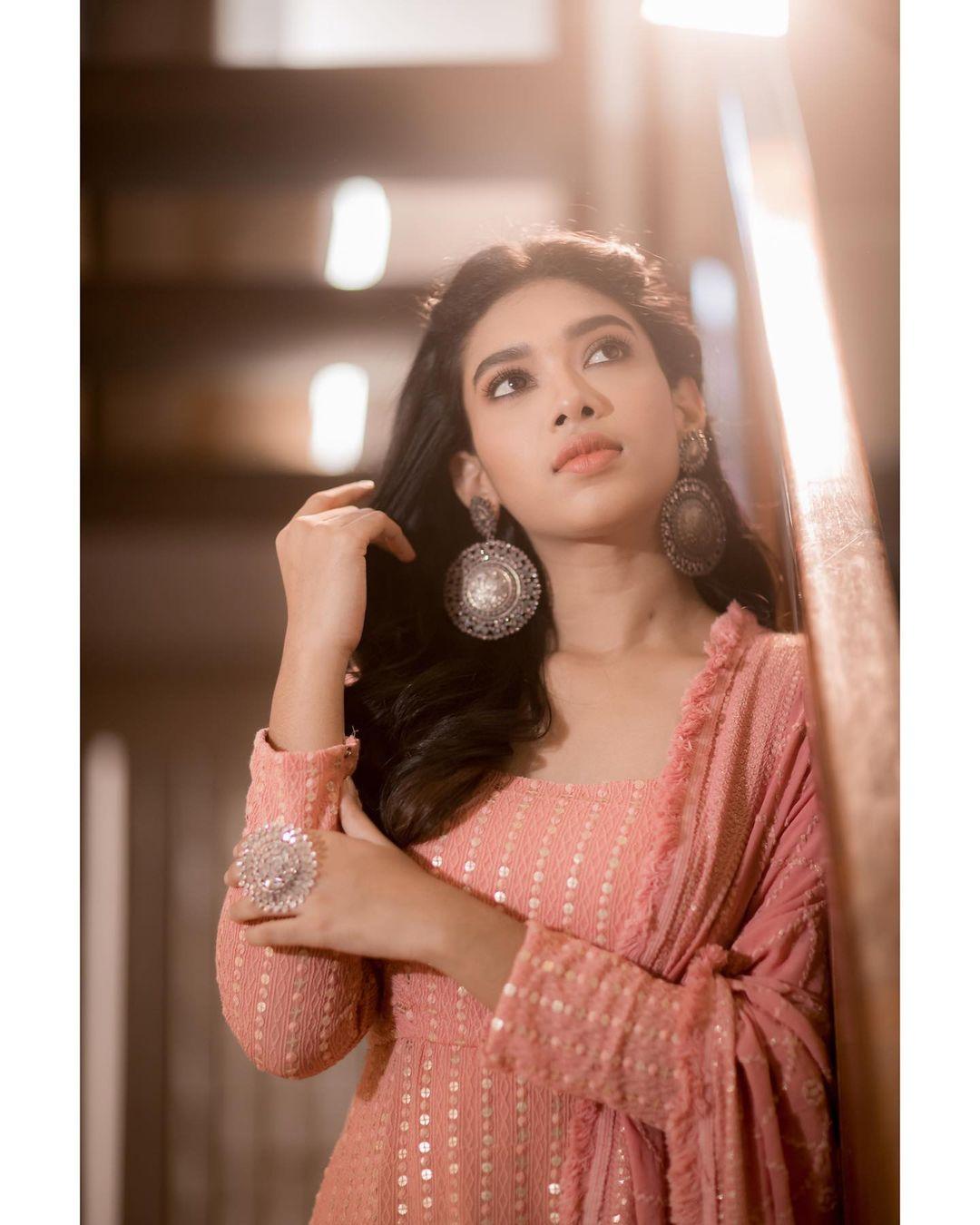 Dushara Vijayan Wallpapers - Wallpaper Cave