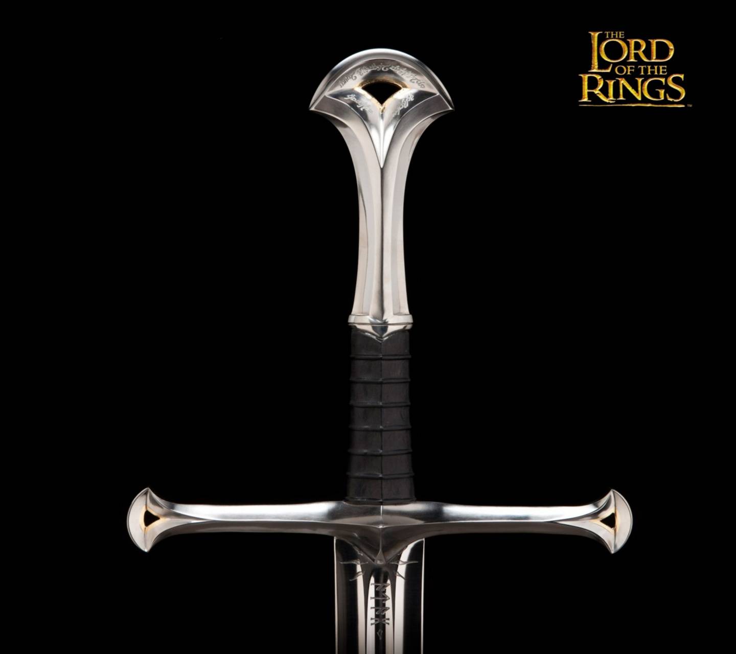 Anduril Flame Of The West Forged From The Shards Of Narsil