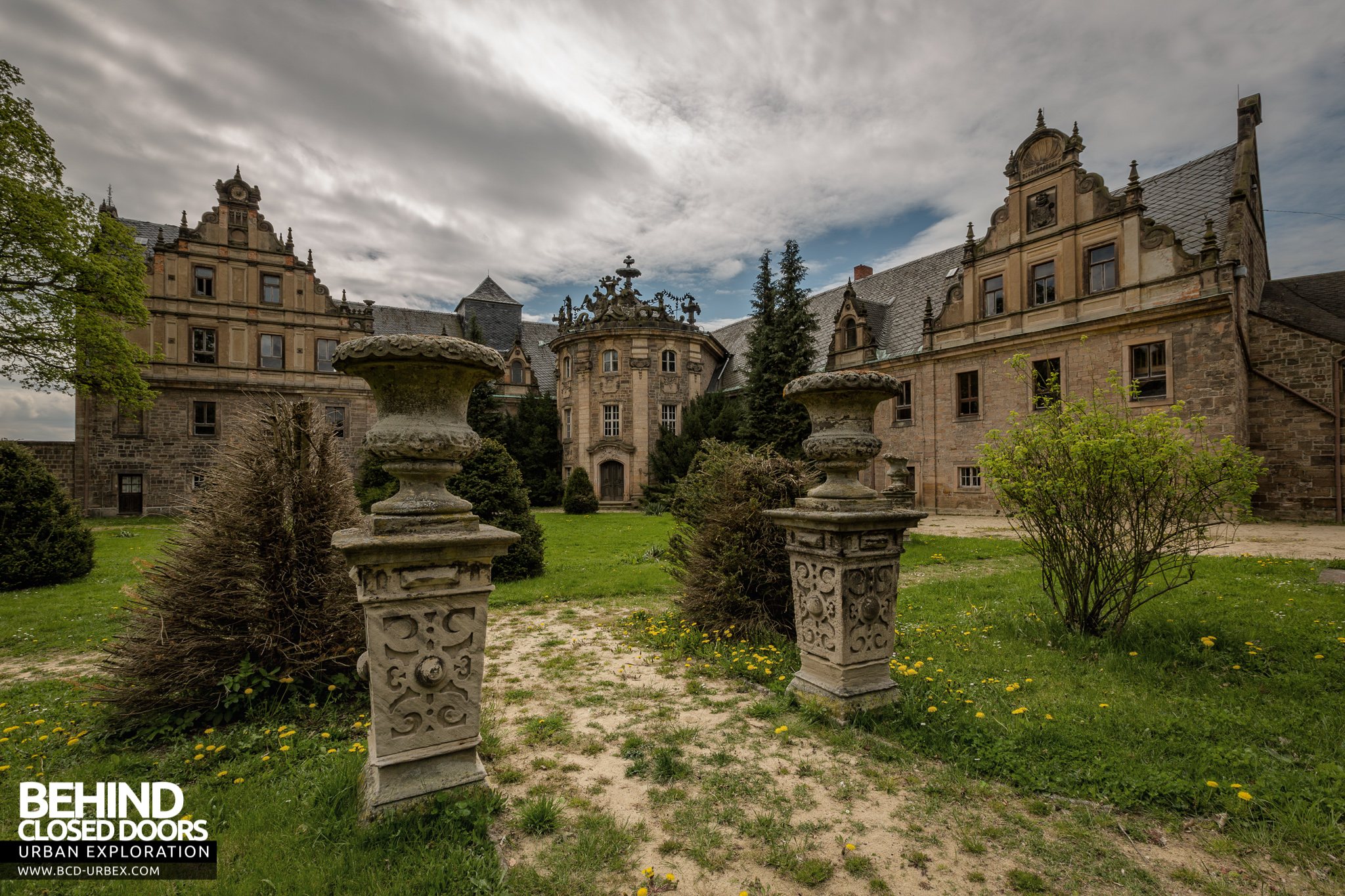 Abandoned Castle Wallpapers - Wallpaper Cave