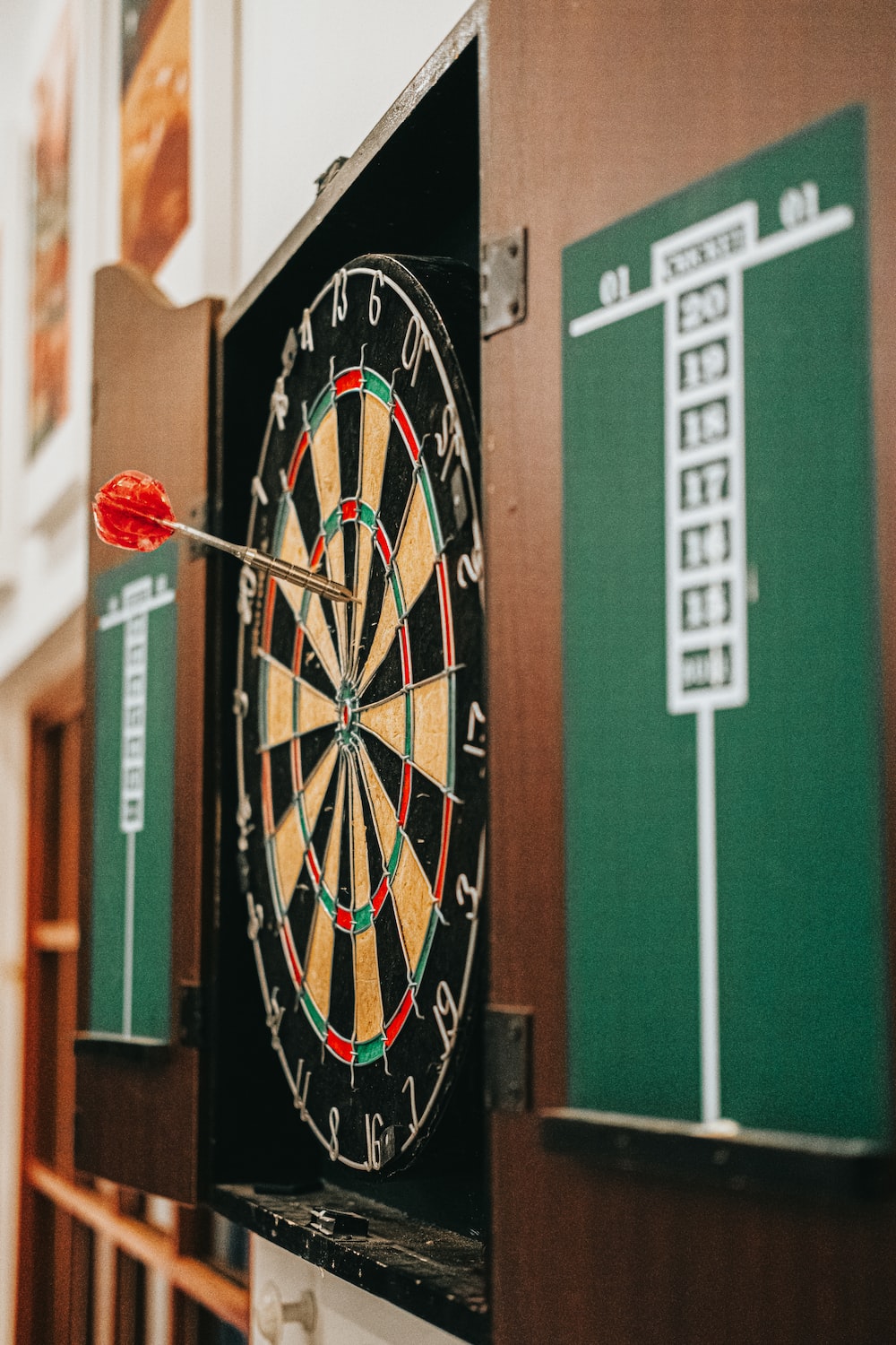 Girl Playing Darts Wallpapers - Wallpaper Cave