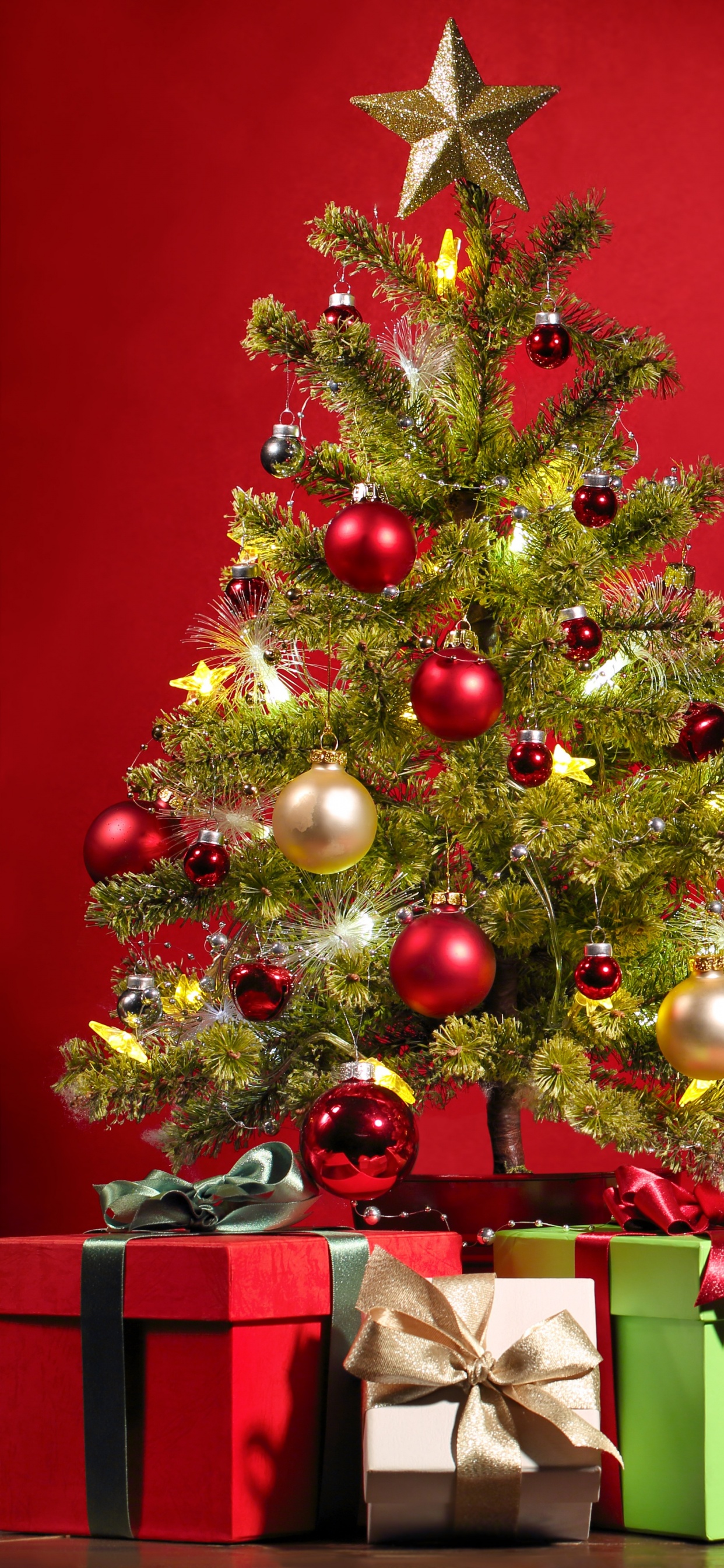Christmas Red Tree Wallpapers - Wallpaper Cave