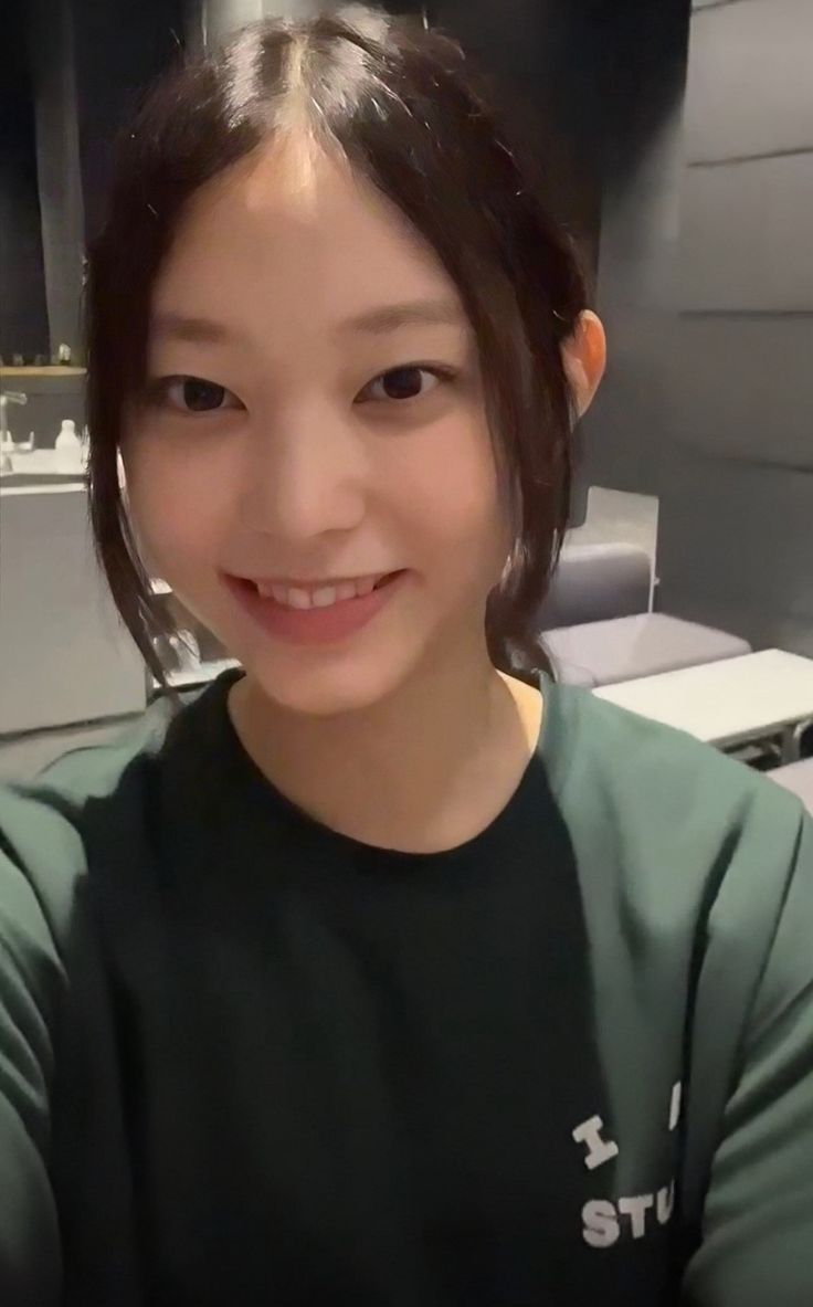 Haerin Wallpapers - Wallpaper Cave